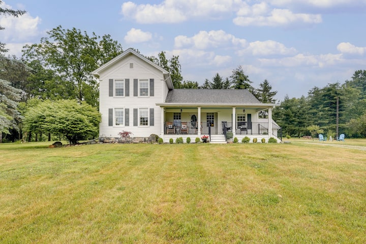 Wolcottville Farmhouse: 18 Mi To Shipshewana - Topeka, IN