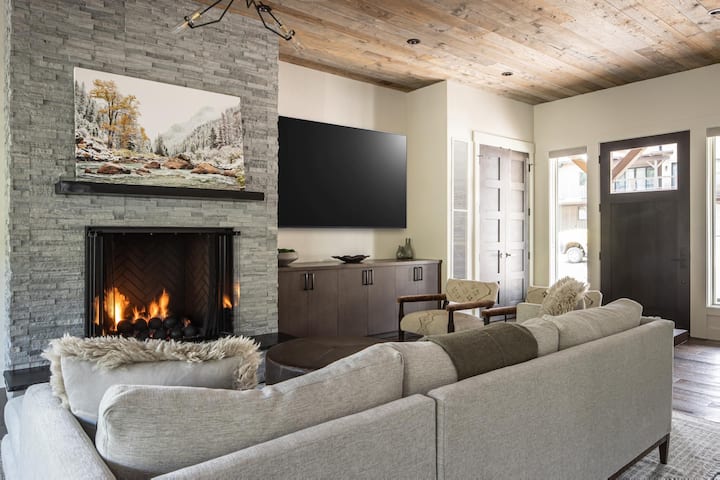 Highlands Cabin 59-ski-in/ski-out! Hot Tub! Grill! - Big Sky, MT