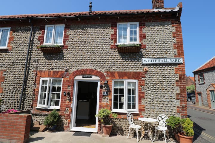 Captain's Cottage - West Runton