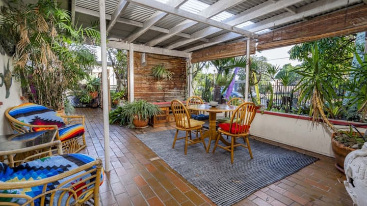 Coastal Palms Hideaway - Bribie Island