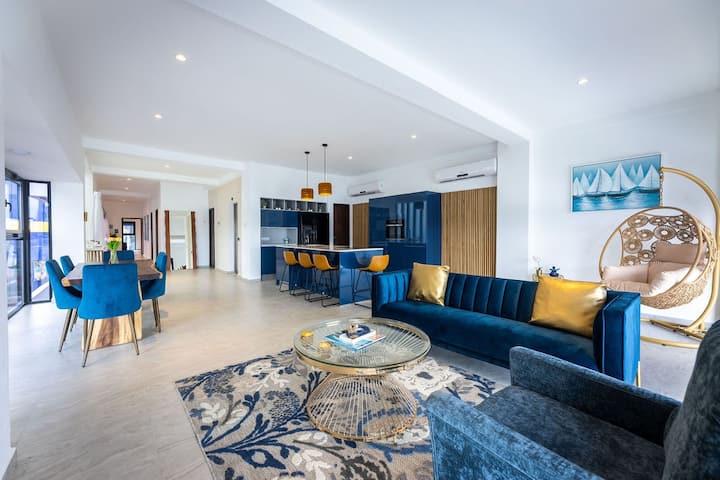 Handelskade's Grand Historical Penthouse: Refined - 퀴라소