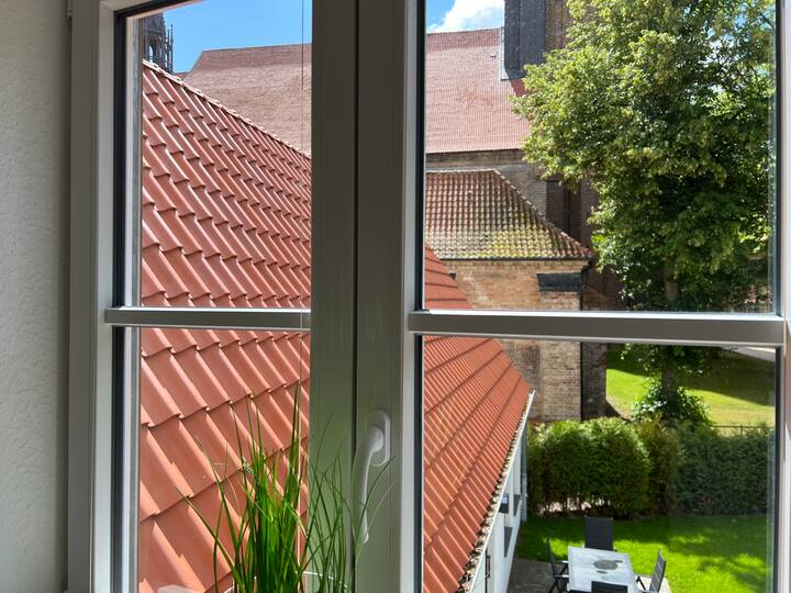 Lichtdurchflutete Ferienwohnung 'Dom-blick' Mit Bl - Schleswig