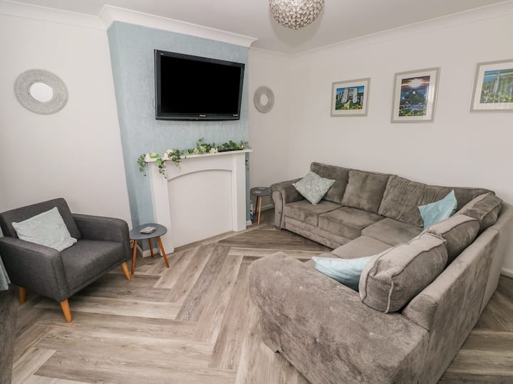 Cwtch Ar Y Mor - Llanelli