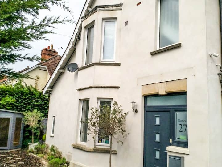 Tree Of Life House, Number 27 Bere Lane - Glastonbury