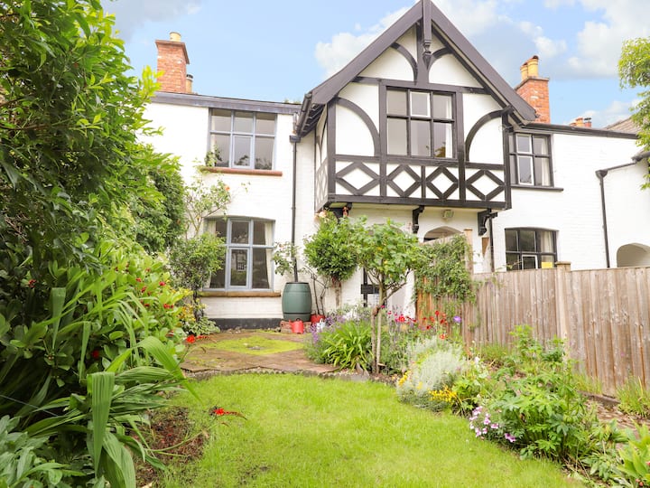 2 Ashby Place - Chester, UK
