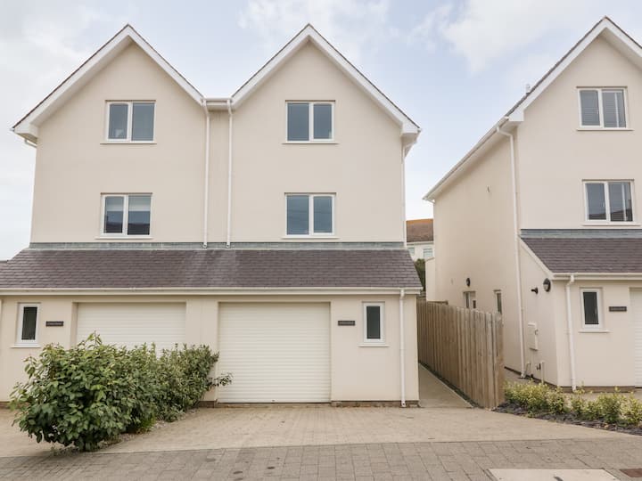 3 Lon Y Dryw - Holyhead