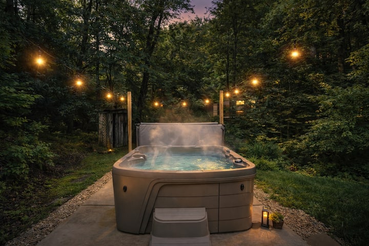 5-miles Of Trails | Hot Tub | Sleeps 6 | 40 Acres - Laurelville, OH