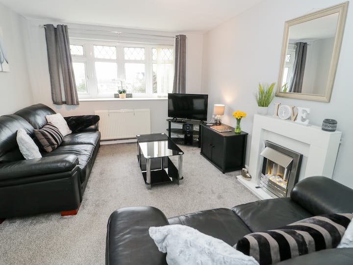 17 Ffordd Gwenllian - Bangor