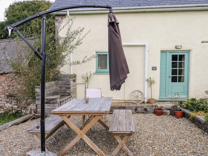 Beekeeper's Cottage - Freshwater East