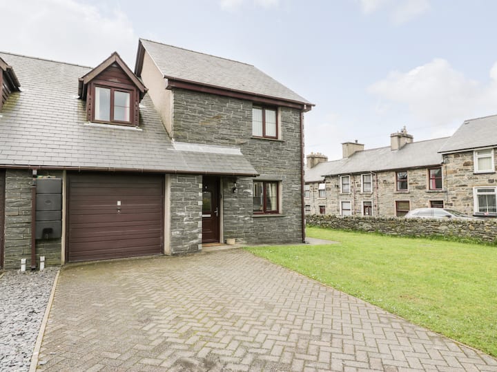 6 Stad Yr Ysgol - Blaenau Ffestiniog