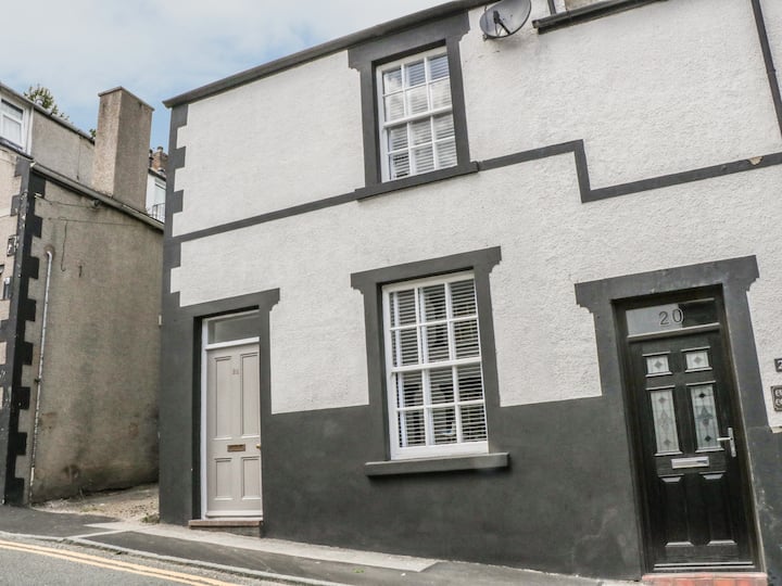 22 Uppergate Street - Conwy