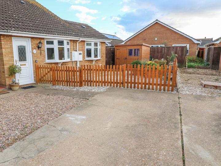 Bumble Bee Cottage - Skegness
