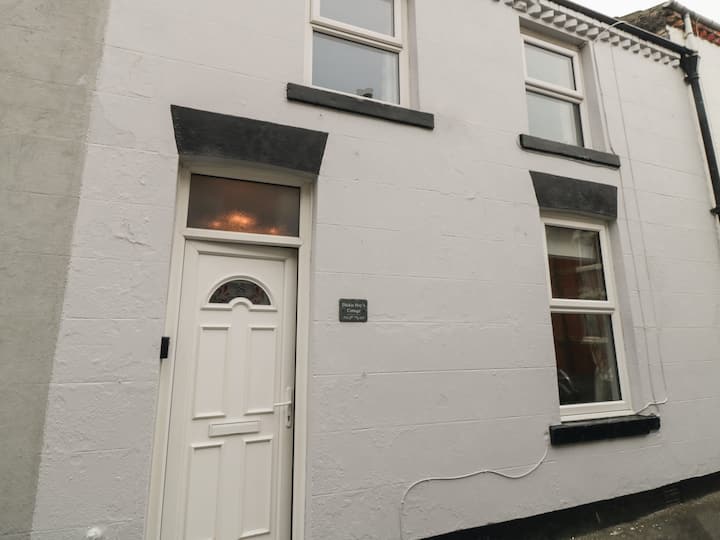 Dickie Hoy's Cottage - Scarborough