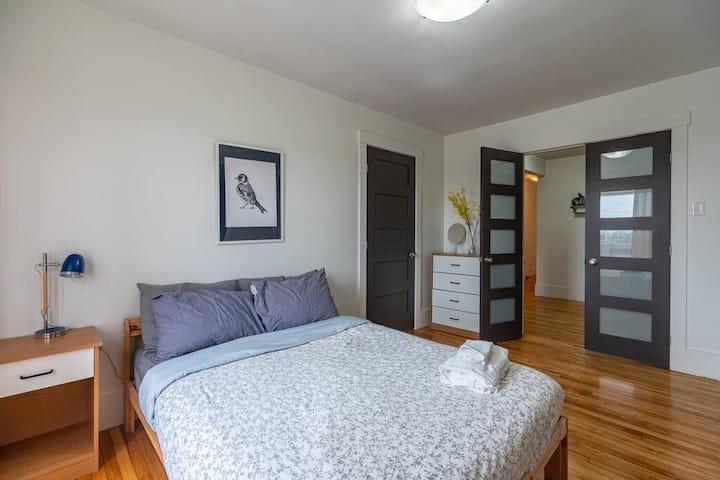 Large & Sunny Beautiful Home, Ac - Bedford