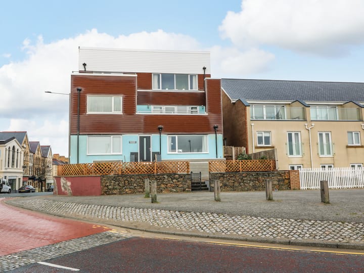 Beachfront Apartment - Pwllheli