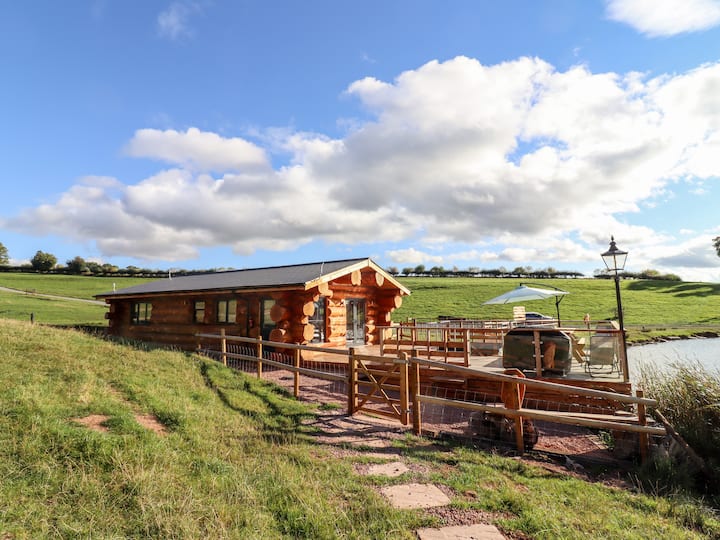 Cedar Cabin At Salford Court Farm Fishing Cabins - Bewdley