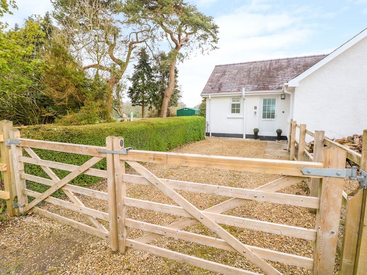 4 Hanbury Lodge - Narberth