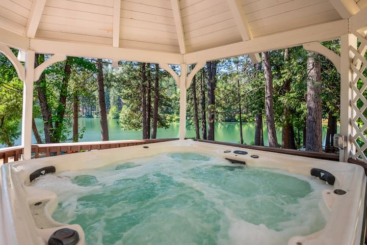 The Lake House  - Beachfront W/ Ac & Hot Tub Avail - Arnold, CA