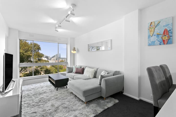 Neutral Bay Nest | Relaxed Living X Harbour Views - Sydney