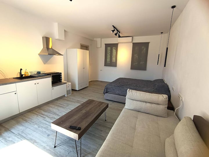 New Studio With Terrace For 3, Quiet, Near Port - Skiathos