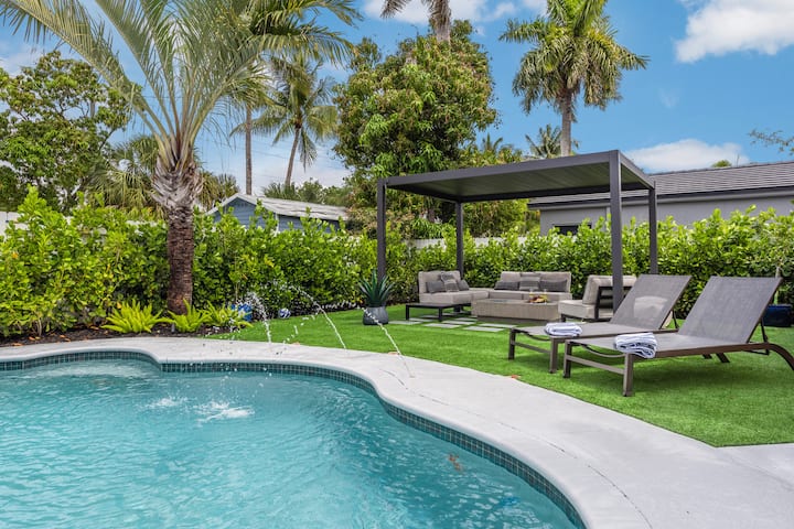 Luxe Retreat W/ Pool + Gym – Near Las Olas & Beach - Fort Lauderdale, FL