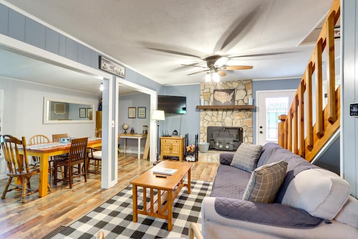 Pet-friendly Murphy Home: Grilling Deck + Fire Pit - Murphy, NC