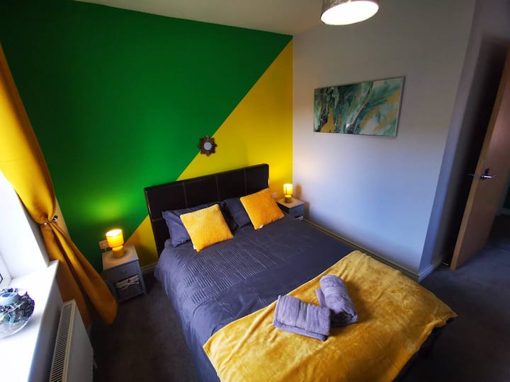 3br Cosy Modern Stay - Solitude