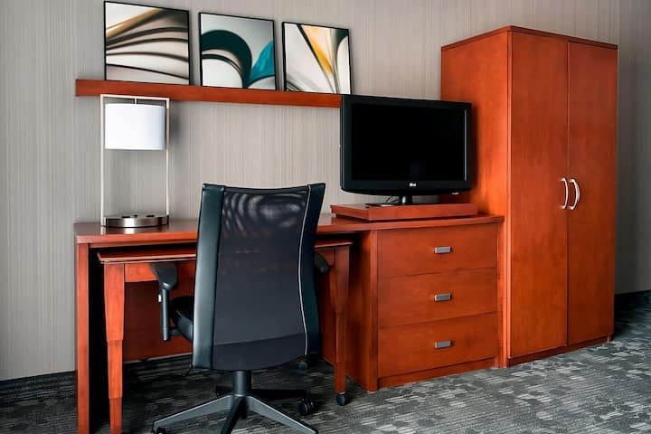 2 Pet-friendly Units! Near Dean D'ambola - Chatham, NJ