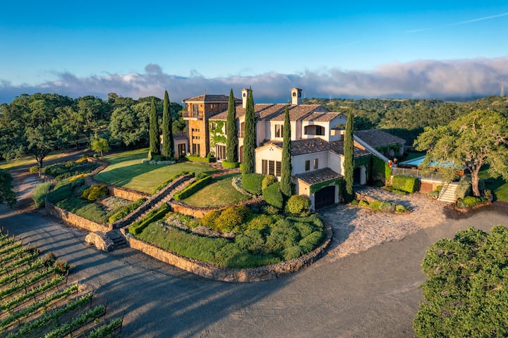 Villa Capricho: Vineyard Retreat W/ Pool & Views - Fairfield, CA