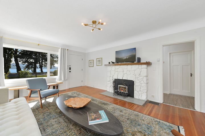 The Bayside Cottage - North Saanich