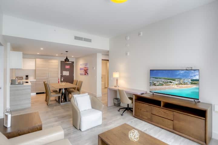 Luxury Ocean Breeze Condo W/ Balcony At Ch-cs22 - 好萊塢