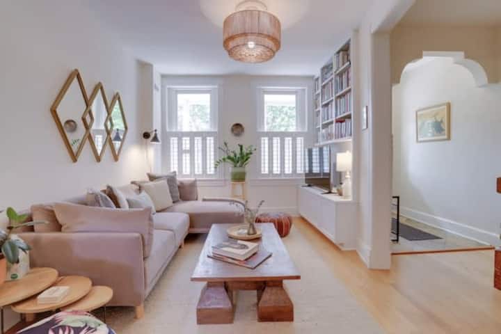 Sojourn Stylish 3bd Row House On Capitol Hill - Washington, DC
