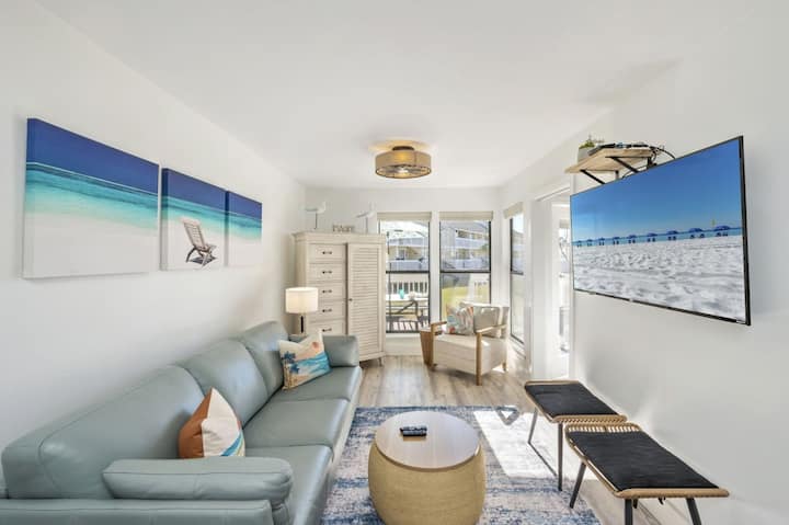 Emerald Gem *Heated Pool & Private Beach Access* - Destin, FL