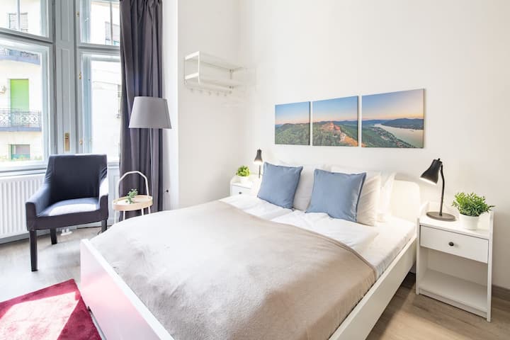 Central - New - Large Comfy Home - Hungary