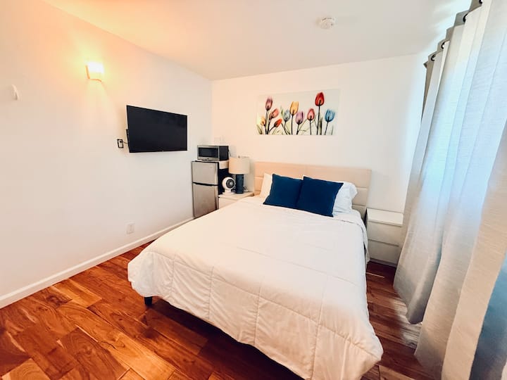 Cozy Room With Private Entrance - Tustin, CA
