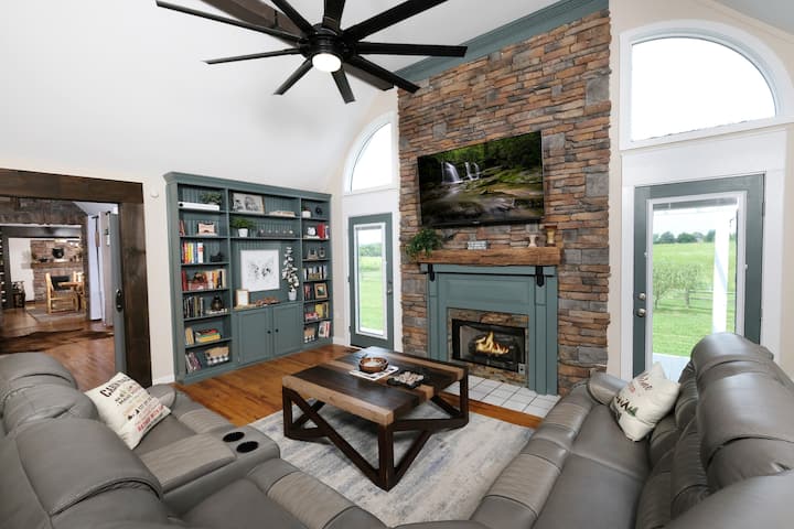 Pet Friendly 5 Br W/ Yard- Close To Dollywood! - Sevierville, TN