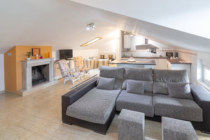 ÁTico De 3 Habitaciones Para 6 Personas - Salas