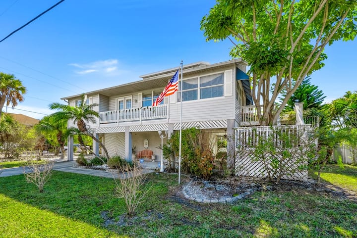 Gone Coastal: *3 Mins To Beach *Pet-friendly - Anna Maria, FL