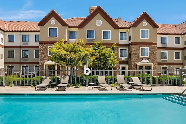 Relax And Unwind! Full Kitchen, Pets Allowed! - San Diego, CA