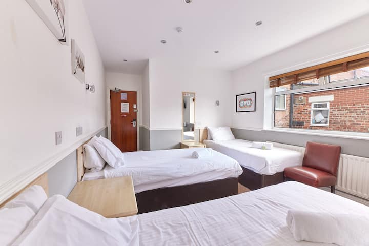 Properties Unique | Dene Rooms Triple 29 -