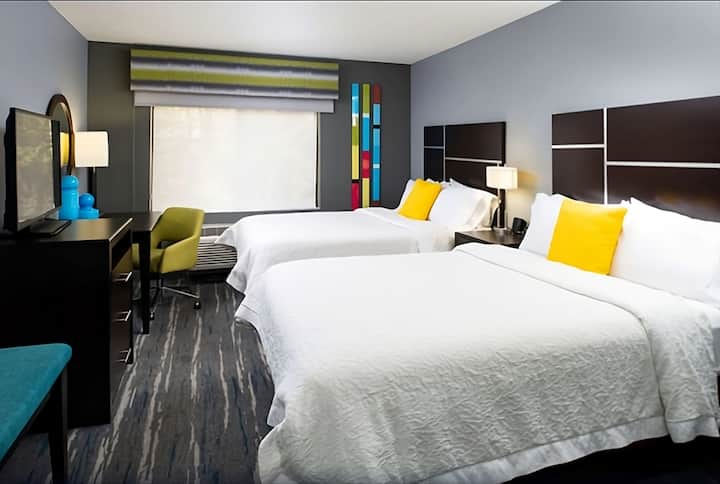 Unwind In Style! Free Breakfast, Indoor Pool! - Glenwood Springs, CO