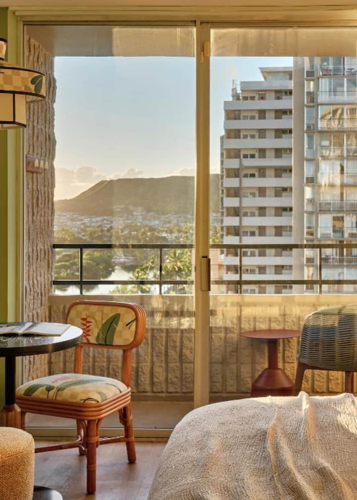 Oasis: City View With Lanai At Wayfinder Waikiki - Kailua, HI