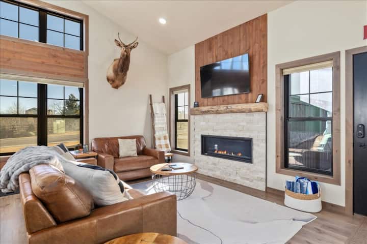 Pet-friendly Red Lodge Escape With Hot Tub - Red Lodge, MT