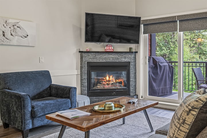 Rocky Mountain Haven - Pool, Hot Tub & Waterslide - Canmore