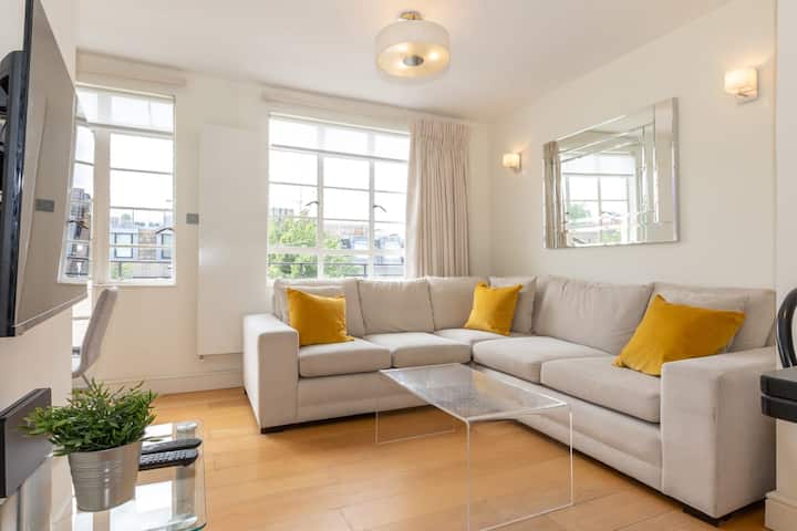 Bright & Spacious Top Floor Apartment In Chelsea - Chelsea