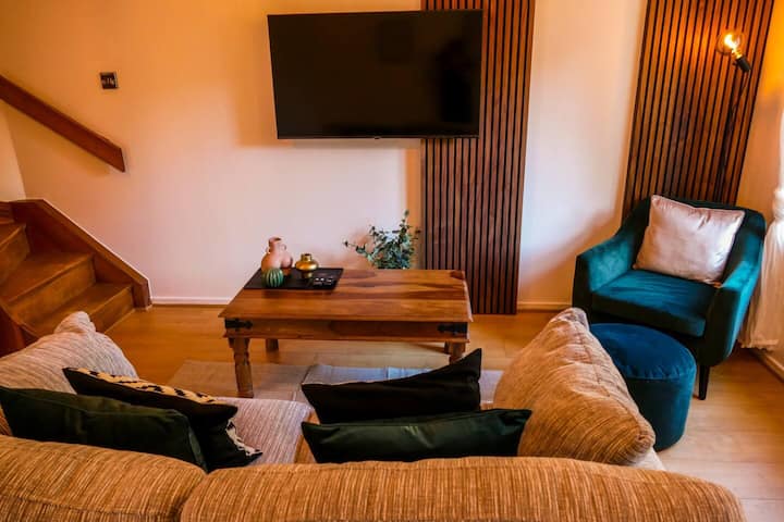 Home In Longwell Green  Inbetween Bristol And Bath - Bristol