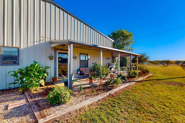 Airstrip Access! Dog-friendly Rhome Retreat - Decatur, TX