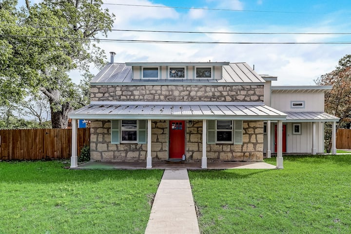 4br Downtown Home With Grill, Playground, W/d, Ac - Fredericksburg, TX