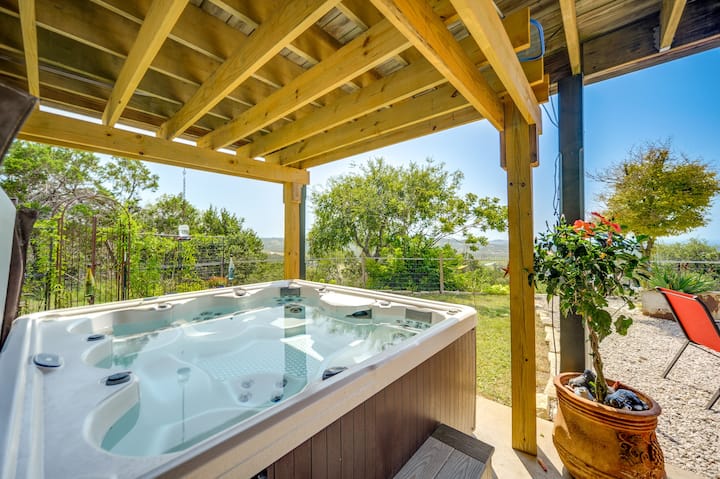 Fredericksburg Retreat W/ Private Hot Tub & Patio! - Fredericksburg, TX