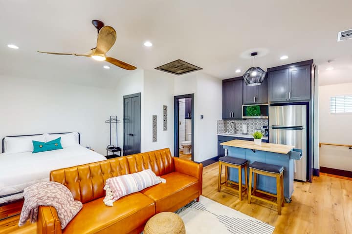 'Mckinney Marvel' Studio In Historic District - McKinney, TX